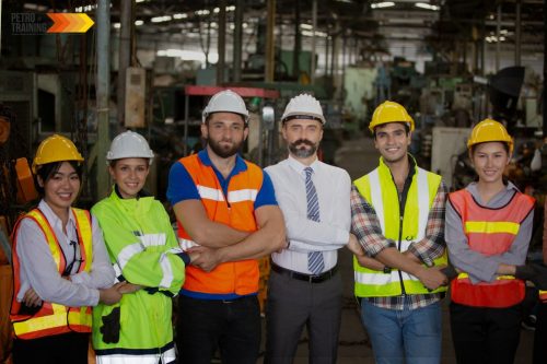 Mengenal Peran dan Tanggung Jawab Operator Produksi - Petro Training Asia